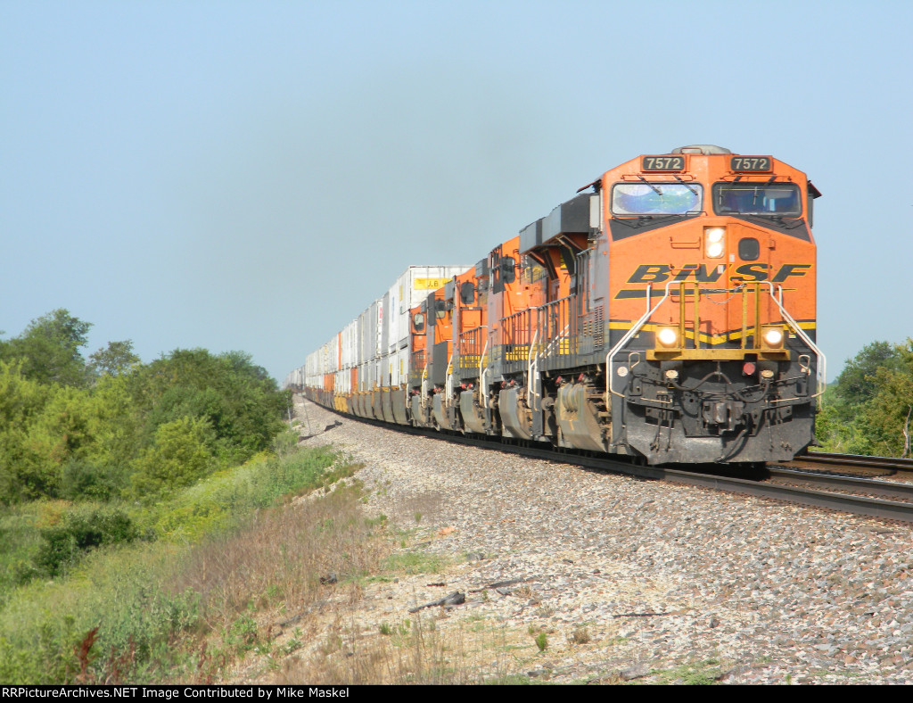 BNSF 7572